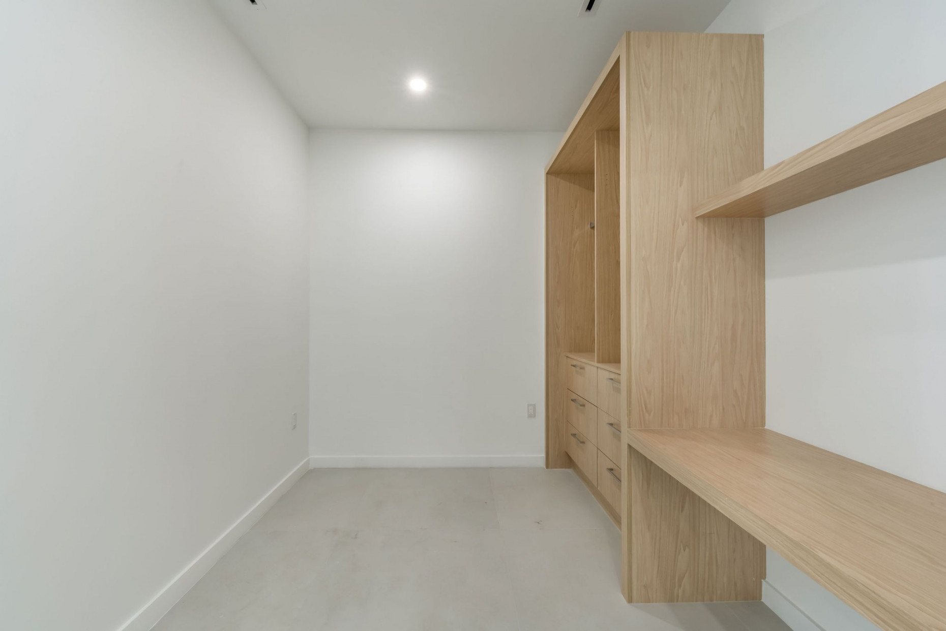 Harbour Walk One Bed +den - MLS#415520 - INTERNATIONAL REALTY GROUP LTD